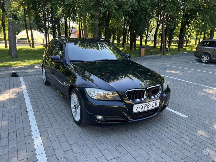Black BMW 320 2010 in Kaunas, with an engine capacity of 2.00 L and mileage of 279 thousand km for 3950 €, photo 4 on AUTOMOTO.COM.LV