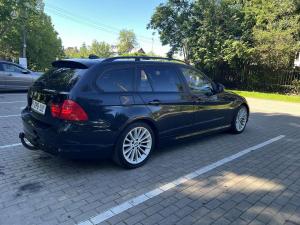 Black BMW 320 2010 in Kaunas, with an engine capacity of 2.00 L and mileage of 279 thousand km for 3950 €, photo 10 on AUTOMOTO.COM.LV