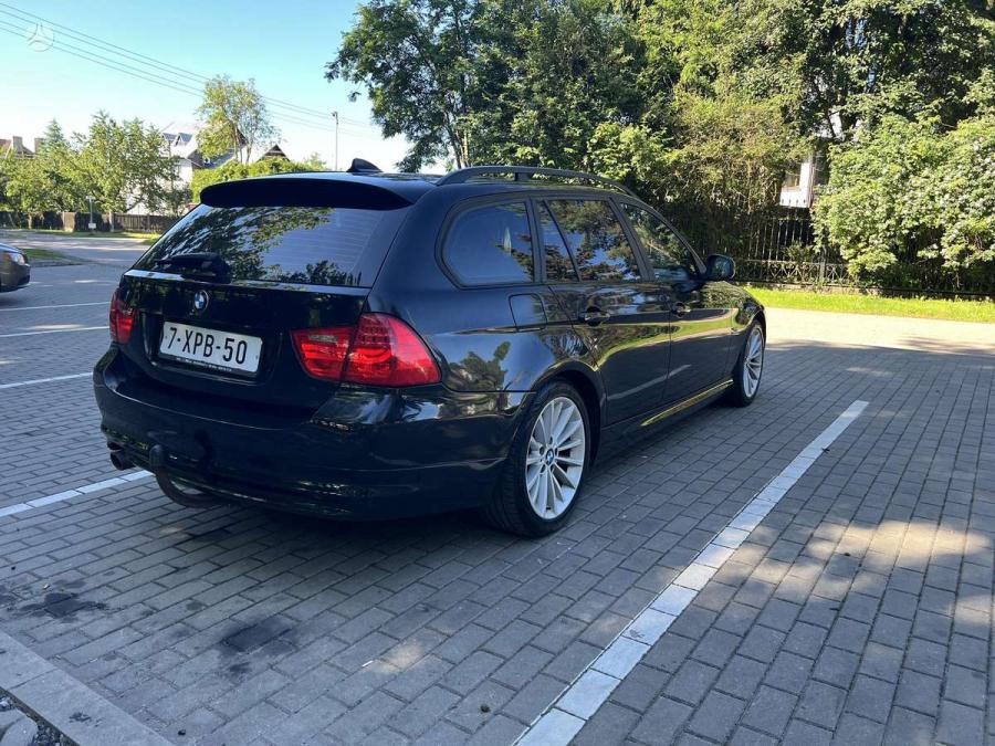 Black BMW 320 2010 in Kaunas, with an engine capacity of 2.00 L and mileage of 279 thousand km for 3950 €, photo 11 on AUTOMOTO.COM.LV