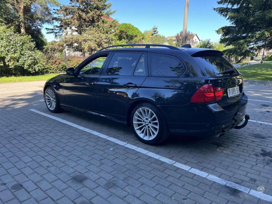 Black BMW 320 2010 in Kaunas, with an engine capacity of 2.00 L and mileage of 279 thousand km for 3950 €, photo 14 on AUTOMOTO.COM.LV