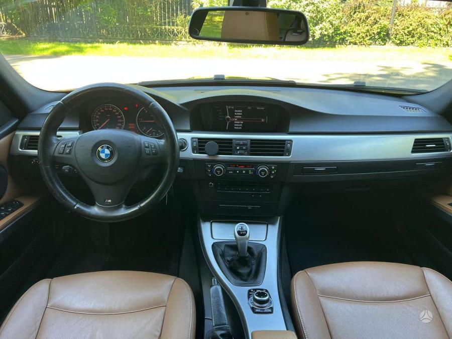 Black BMW 320 2010 in Kaunas, with an engine capacity of 2.00 L and mileage of 279 thousand km for 3950 €, photo 15 on AUTOMOTO.COM.LV