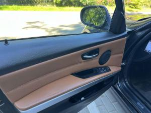 Black BMW 320 2010 in Kaunas, with an engine capacity of 2.00 L and mileage of 279 thousand km for 3950 €, photo 19 on AUTOMOTO.COM.LV