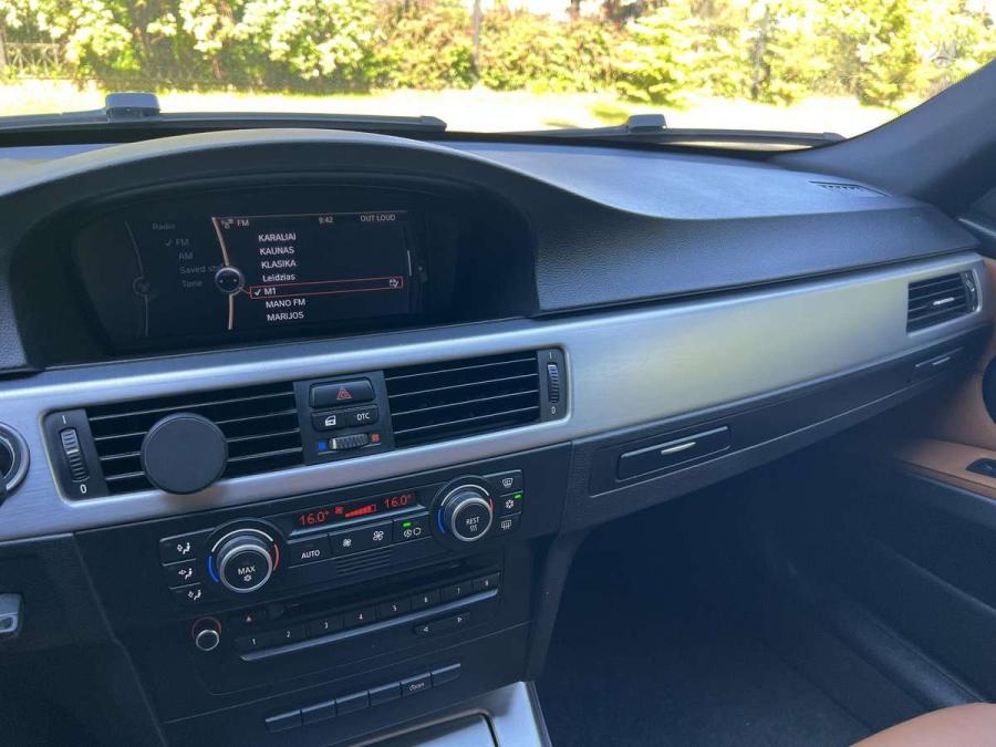Black BMW 320 2010 in Kaunas, with an engine capacity of 2.00 L and mileage of 279 thousand km for 3950 €, photo 24 on AUTOMOTO.COM.LV