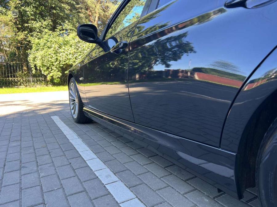 Black BMW 320 2010 in Kaunas, with an engine capacity of 2.00 L and mileage of 279 thousand km for 3950 €, photo 27 on AUTOMOTO.COM.LV