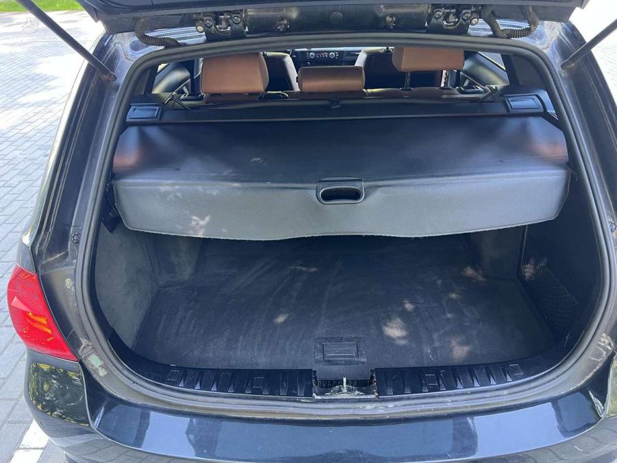 Black BMW 320 2010 in Kaunas, with an engine capacity of 2.00 L and mileage of 279 thousand km for 3950 €, photo 30 on AUTOMOTO.COM.LV