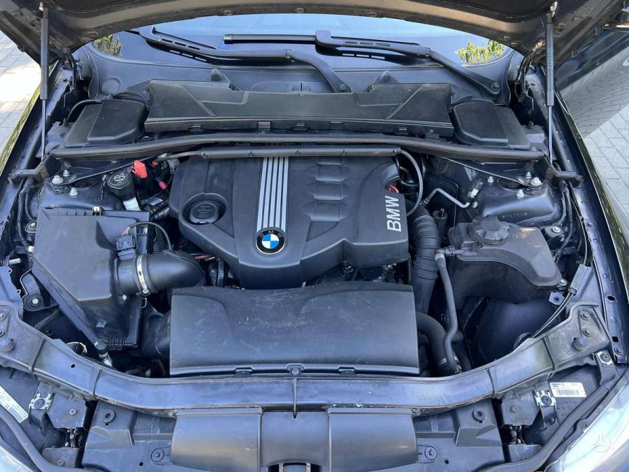 Black BMW 320 2010 in Kaunas, with an engine capacity of 2.00 L and mileage of 279 thousand km for 3950 €, photo 31 on AUTOMOTO.COM.LV