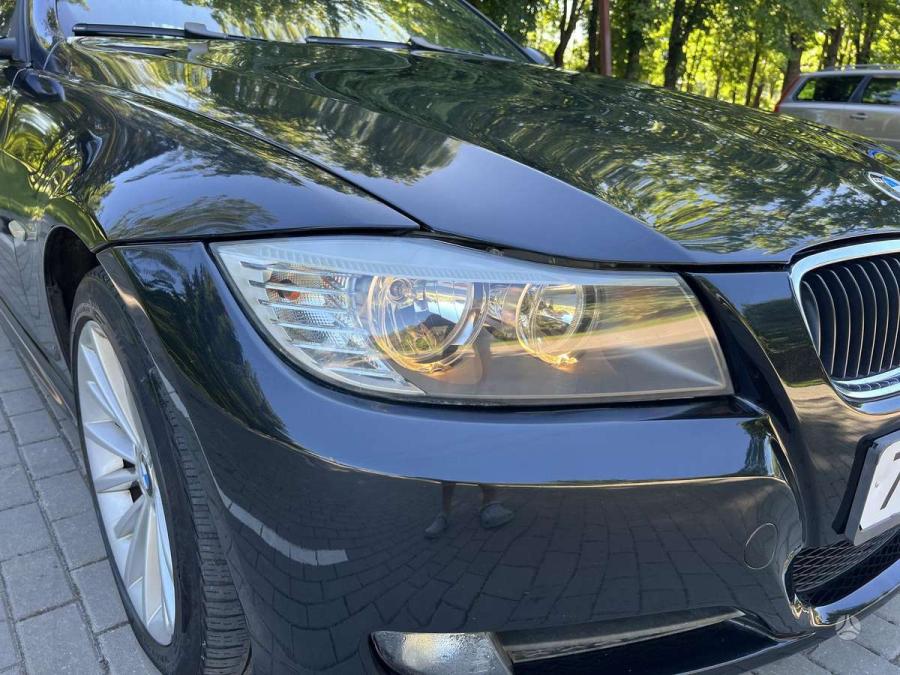 Black BMW 320 2010 in Kaunas, with an engine capacity of 2.00 L and mileage of 279 thousand km for 3950 €, photo 35 on AUTOMOTO.COM.LV