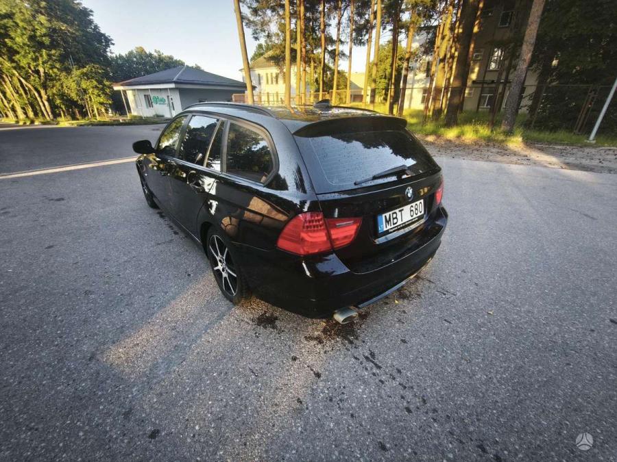 Melns BMW 320 2010 Raseiniai, ar dzinēja tilpumu 0.00 L un nobraukumu 330 tūkst. km par 4500 €, foto 3 vietnē AUTOMOTO.COM.LV
