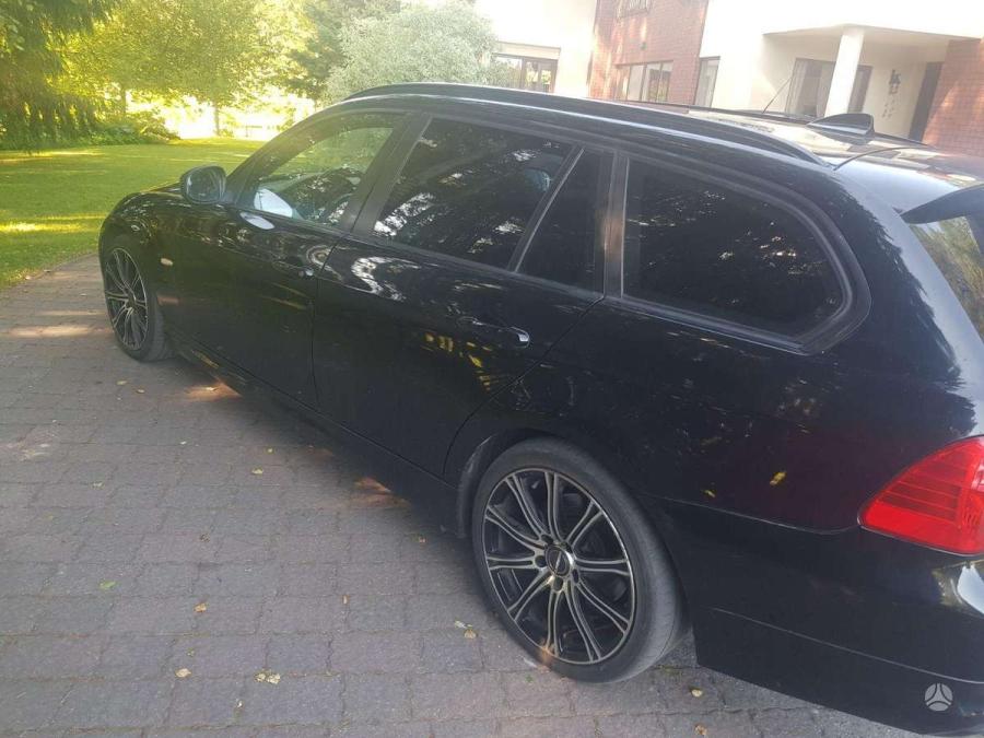 Melns BMW 320 2010 Utena, ar dzinēja tilpumu 2.00 L un nobraukumu 291 tūkst. km par 3200 €, foto 3 vietnē AUTOMOTO.COM.LV
