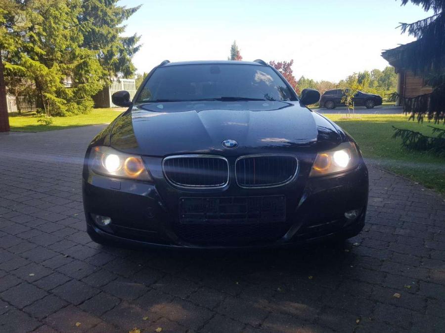 Melns BMW 320 2010 Utena, ar dzinēja tilpumu 2.00 L un nobraukumu 291 tūkst. km par 3200 €, foto 4 vietnē AUTOMOTO.COM.LV