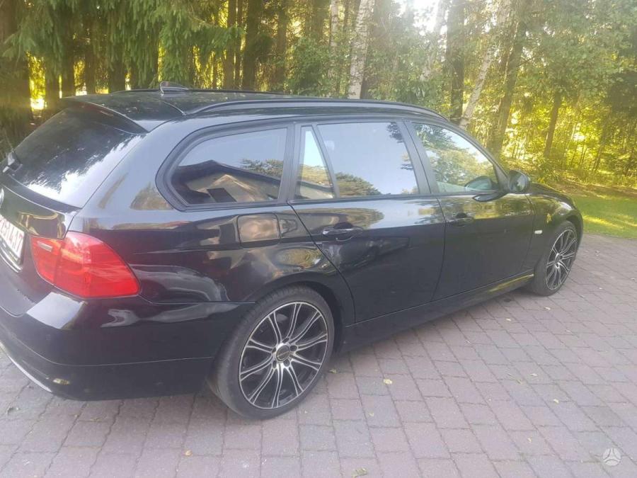 Melns BMW 320 2010 Utena, ar dzinēja tilpumu 2.00 L un nobraukumu 291 tūkst. km par 3200 €, foto 5 vietnē AUTOMOTO.COM.LV
