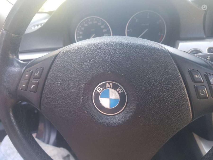 Melns BMW 320 2010 Utena, ar dzinēja tilpumu 2.00 L un nobraukumu 291 tūkst. km par 3200 €, foto 11 vietnē AUTOMOTO.COM.LV