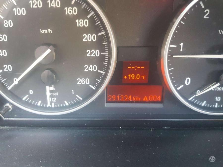 Melns BMW 320 2010 Utena, ar dzinēja tilpumu 2.00 L un nobraukumu 291 tūkst. km par 3200 €, foto 14 vietnē AUTOMOTO.COM.LV
