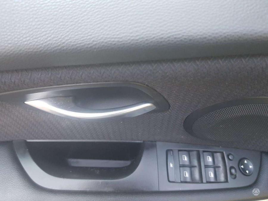 Melns BMW 320 2010 Utena, ar dzinēja tilpumu 2.00 L un nobraukumu 291 tūkst. km par 3200 €, foto 16 vietnē AUTOMOTO.COM.LV
