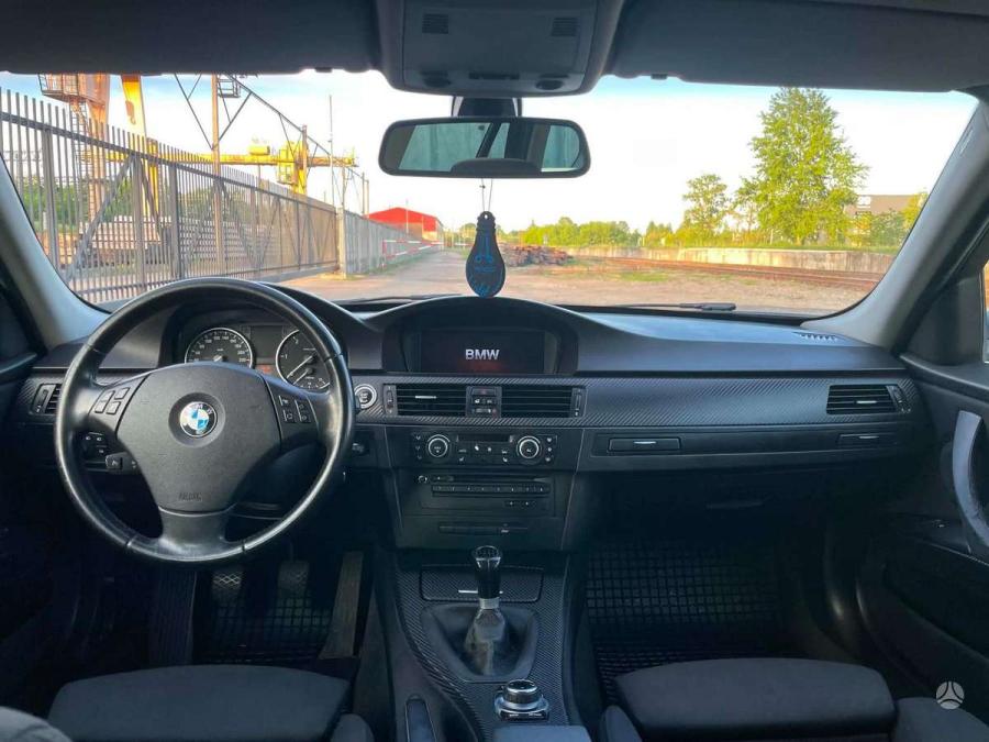 Melns BMW 320 2010 Viļņa, ar dzinēja tilpumu 2.00 L un nobraukumu 440 tūkst. km par 3400 €, foto 7 vietnē AUTOMOTO.COM.LV