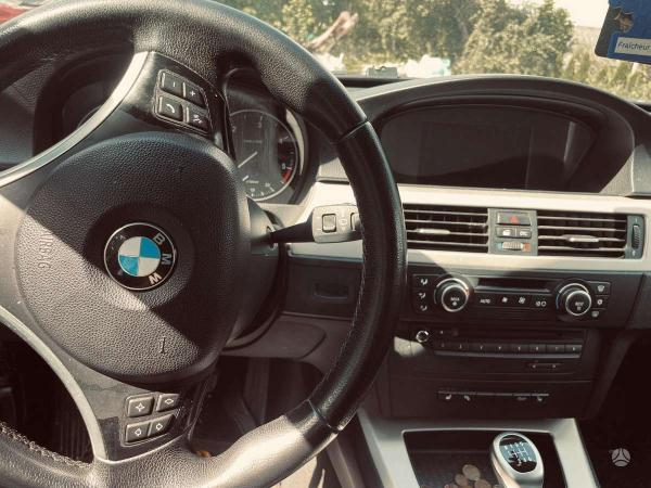 Black BMW 320 2010 in Vilnius, with an engine capacity of 2.00 L and mileage of 276 thousand km for 1350 €, photo 5 on AUTOMOTO.COM.LV
