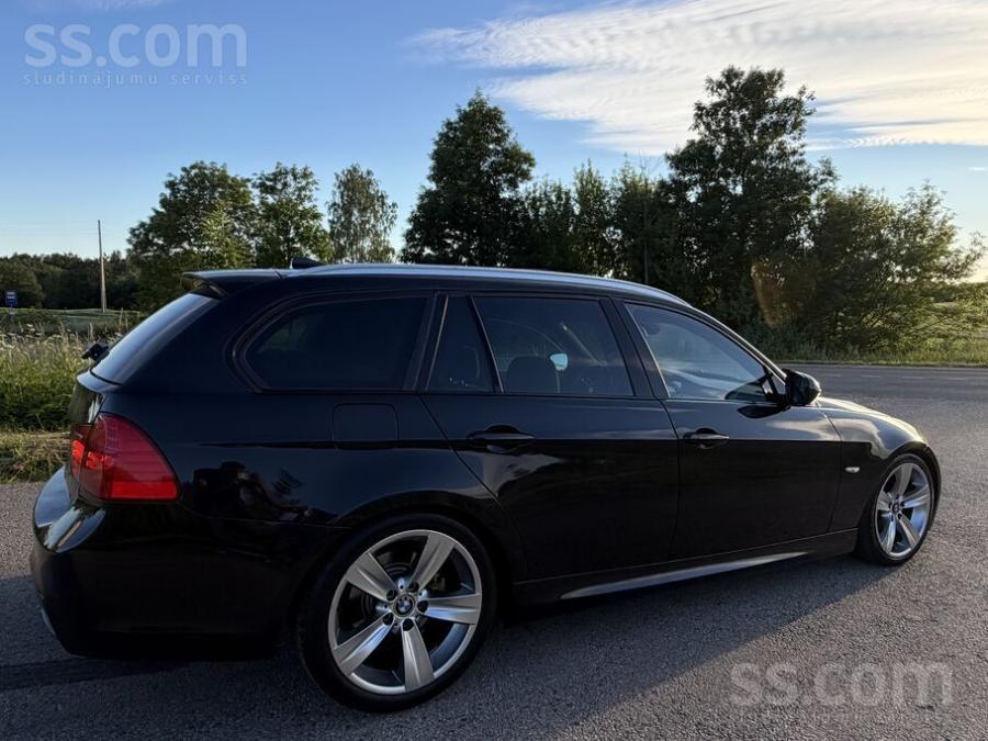 Melns BMW 320 2010 Daugavpils, ar dzinēja tilpumu 2.00 L un nobraukumu 340 tūkst. km par 6800 €, foto 4 vietnē AUTOMOTO.COM.LV