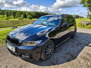 Black BMW 320 2010 in Vilnius, with an engine capacity of 2.00 L and mileage of 296 thousand km for 3700 €, photo 3 on AUTOMOTO.COM.LV