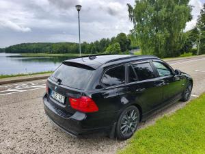 Black BMW 320 2010 in Vilnius, with an engine capacity of 2.00 L and mileage of 296 thousand km for 3700 €, photo 6 on AUTOMOTO.COM.LV