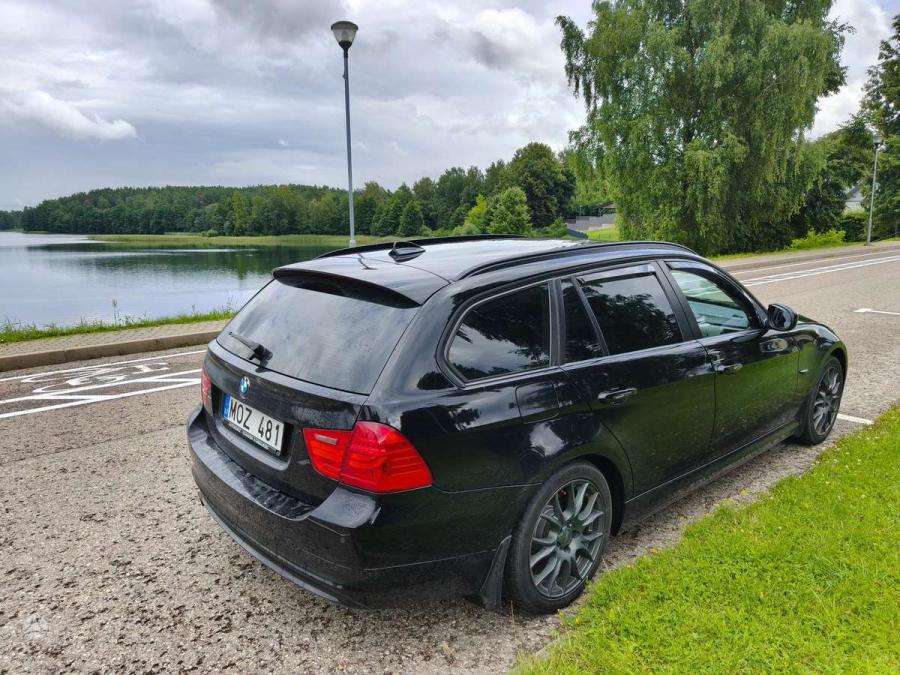 Black BMW 320 2010 in Vilnius, with an engine capacity of 2.00 L and mileage of 296 thousand km for 3700 €, photo 6 on AUTOMOTO.COM.LV