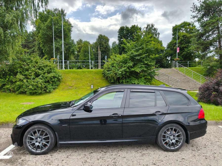 Black BMW 320 2010 in Vilnius, with an engine capacity of 2.00 L and mileage of 296 thousand km for 3700 €, photo 26 on AUTOMOTO.COM.LV