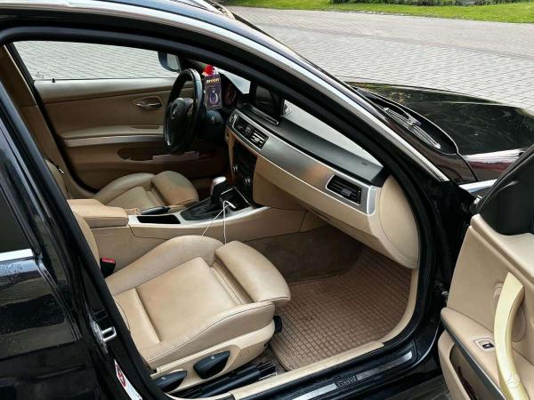 Black BMW 320 2010 in Vilnius, with an engine capacity of 2.00 L and mileage of 277 thousand km for 3650 €, photo 7 on AUTOMOTO.COM.LV