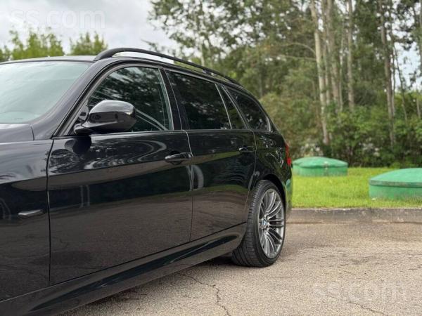 Melns BMW 320 2010 Rīga, ar dzinēja tilpumu 2.00 L un nobraukumu 301 tūkst. km par 6550 €, foto 4 vietnē AUTOMOTO.COM.LV