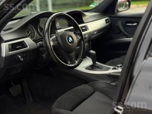Black BMW 320 2010 in Riga, with an engine capacity of 2.00 L and mileage of 301 thousand km for 6550 €, photo 17 on AUTOMOTO.COM.LV
