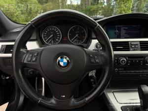 Black BMW 320 2010 in Riga, with an engine capacity of 2.00 L and mileage of 301 thousand km for 6550 €, photo 18 on AUTOMOTO.COM.LV