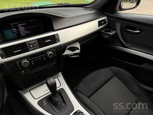 Black BMW 320 2010 in Riga, with an engine capacity of 2.00 L and mileage of 301 thousand km for 6550 €, photo 19 on AUTOMOTO.COM.LV