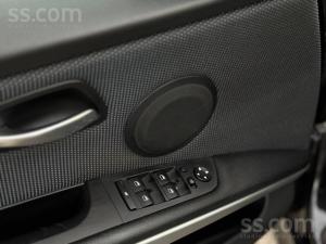 Black BMW 320 2010 in Riga, with an engine capacity of 2.00 L and mileage of 301 thousand km for 6550 €, photo 22 on AUTOMOTO.COM.LV