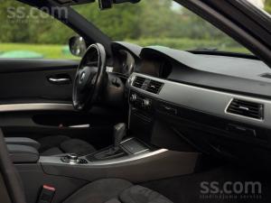 Black BMW 320 2010 in Riga, with an engine capacity of 2.00 L and mileage of 301 thousand km for 6550 €, photo 23 on AUTOMOTO.COM.LV