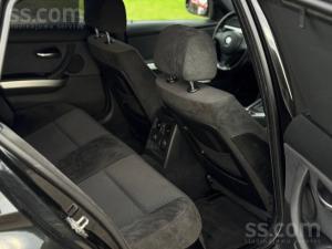 Black BMW 320 2010 in Riga, with an engine capacity of 2.00 L and mileage of 301 thousand km for 6550 €, photo 27 on AUTOMOTO.COM.LV