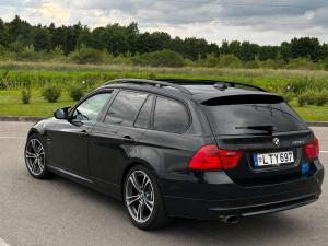 Black BMW 320 2010 in Siauliai, with an engine capacity of 2.00 L and mileage of 300 thousand km for 3600 €, photo 4 on AUTOMOTO.COM.LV