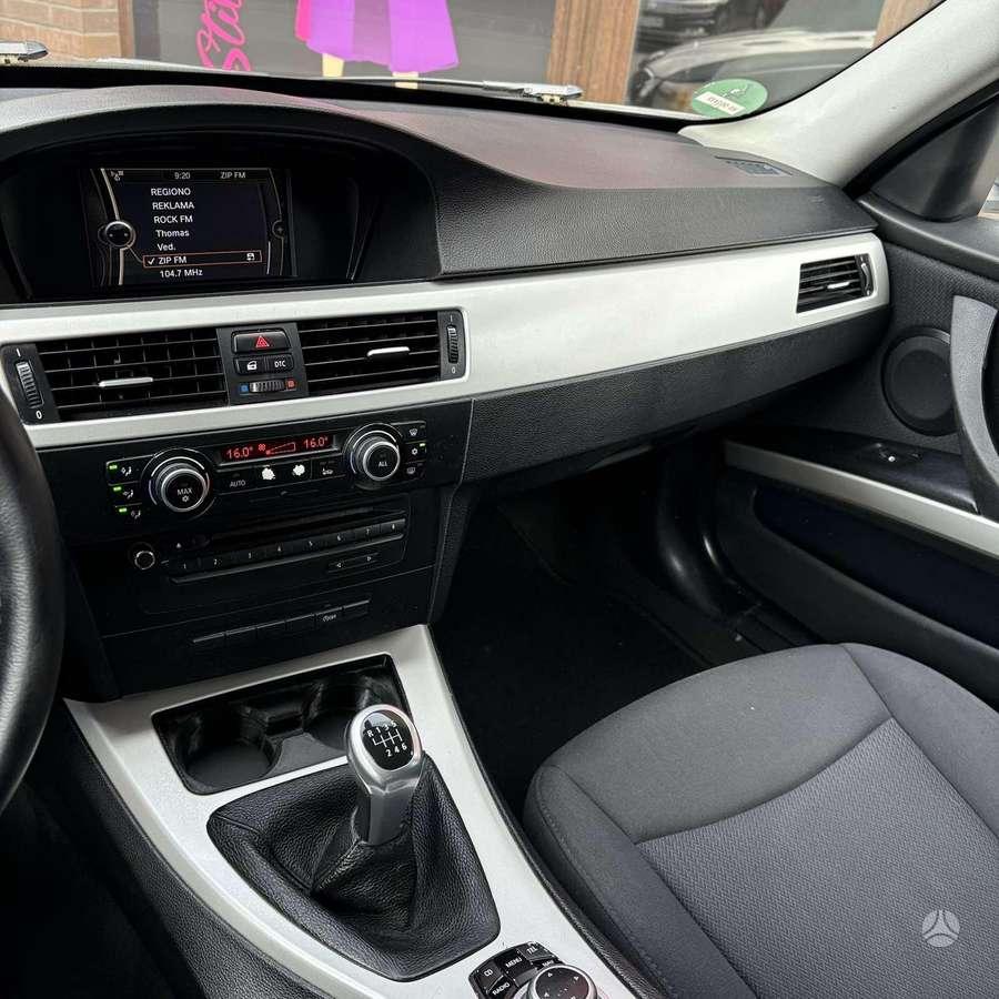 Melns BMW 320 2010 Kaišiadorys, ar dzinēja tilpumu 2.00 L un nobraukumu 350 tūkst. km par 3900 €, foto 22 vietnē AUTOMOTO.COM.LV