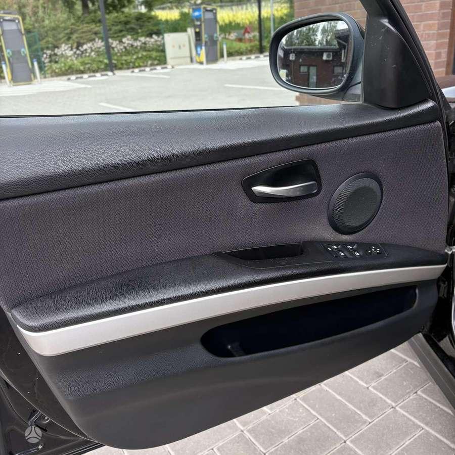 Melns BMW 320 2010 Kaišiadorys, ar dzinēja tilpumu 2.00 L un nobraukumu 350 tūkst. km par 3900 €, foto 26 vietnē AUTOMOTO.COM.LV