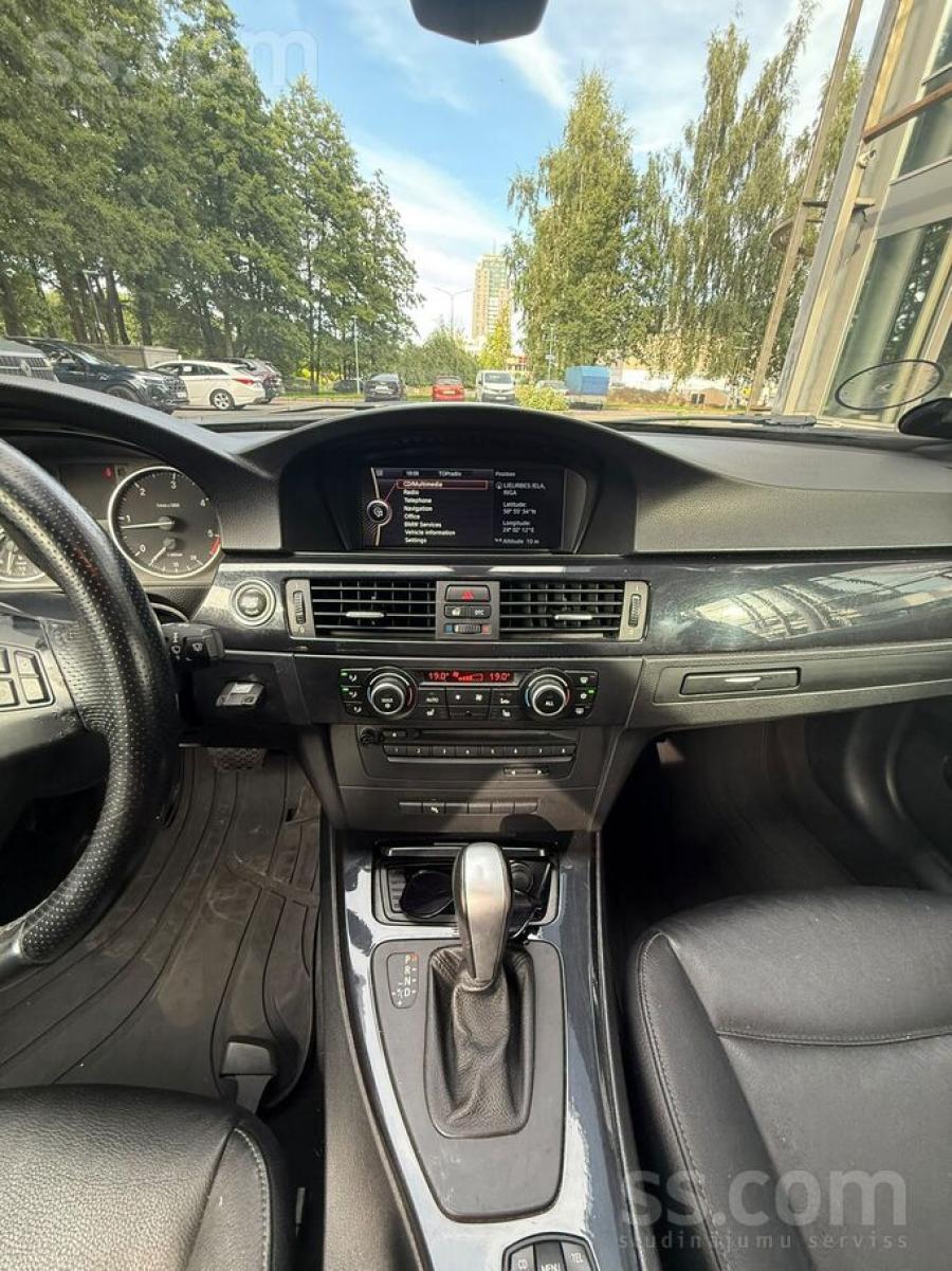 Black BMW 320 2010 in Riga, with an engine capacity of 2.00 L and mileage of 0 thousand km for 4500 €, photo 6 on AUTOMOTO.COM.LV