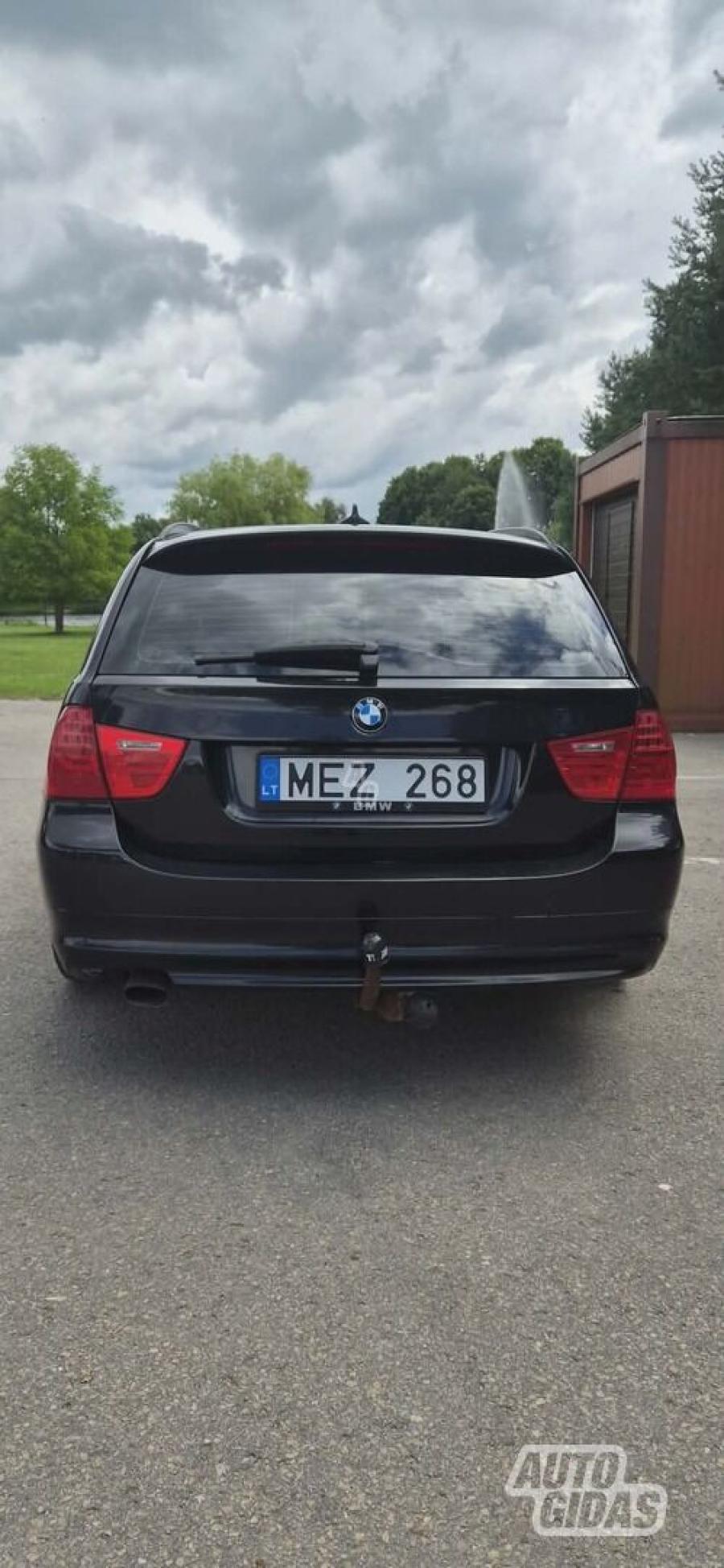 Black BMW 320 2010 in Silale, with an engine capacity of 2.00 L and mileage of 327 thousand km for 3300 €, photo 3 on AUTOMOTO.COM.LV