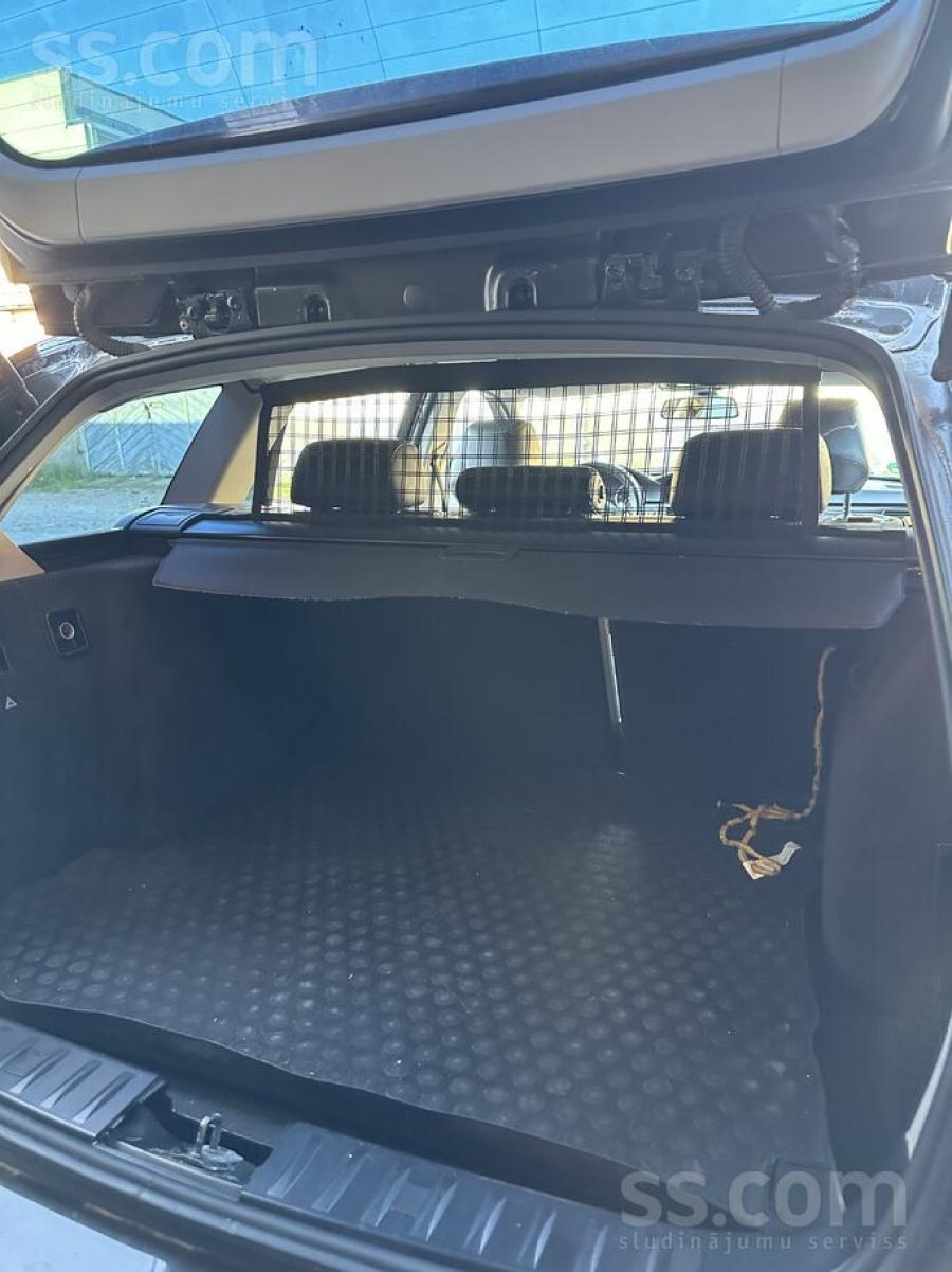 Melns BMW 320 2010 Valmiera, ar dzinēja tilpumu 2.00 L un nobraukumu 336 tūkst. km par 5000 €, foto 9 vietnē AUTOMOTO.COM.LV