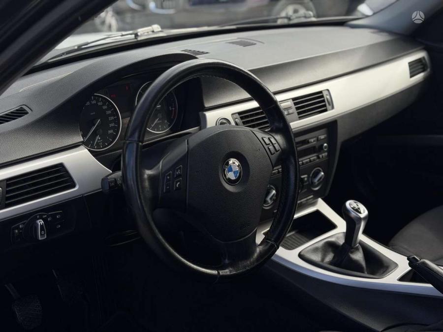 Melns BMW 320 2010 Viļņa, ar dzinēja tilpumu 2.00 L un nobraukumu 383 tūkst. km par 3350 €, foto 8 vietnē AUTOMOTO.COM.LV