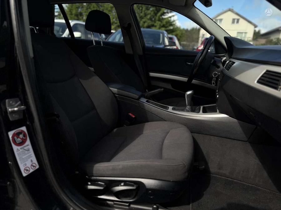 Melns BMW 320 2010 Viļņa, ar dzinēja tilpumu 2.00 L un nobraukumu 383 tūkst. km par 3350 €, foto 12 vietnē AUTOMOTO.COM.LV