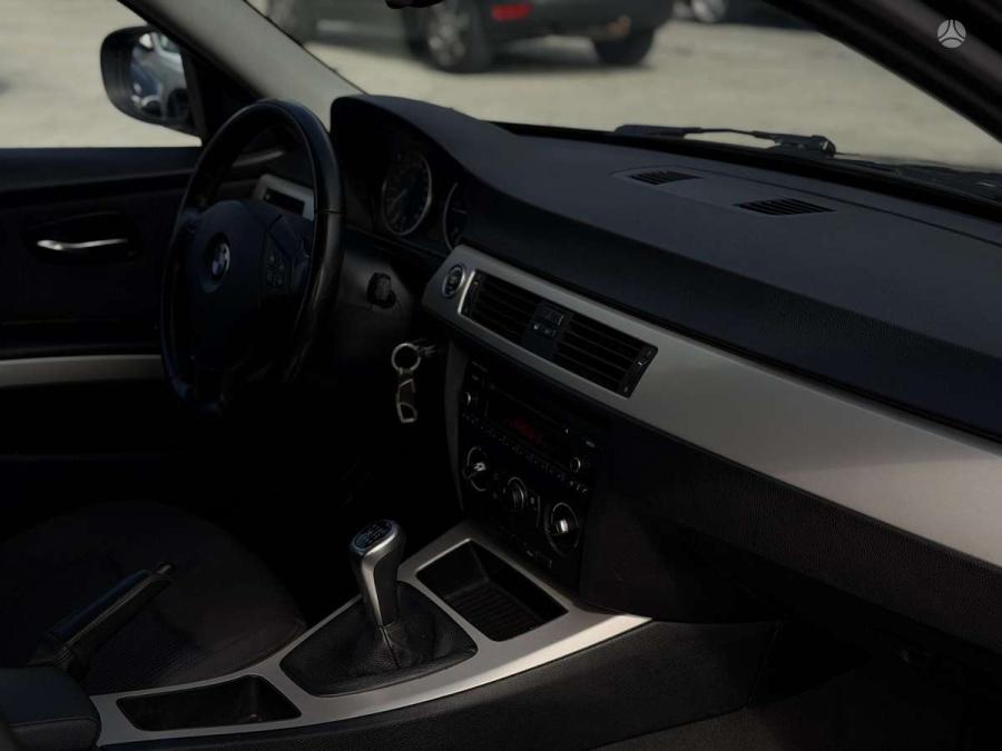 Melns BMW 320 2010 Viļņa, ar dzinēja tilpumu 2.00 L un nobraukumu 383 tūkst. km par 3350 €, foto 13 vietnē AUTOMOTO.COM.LV