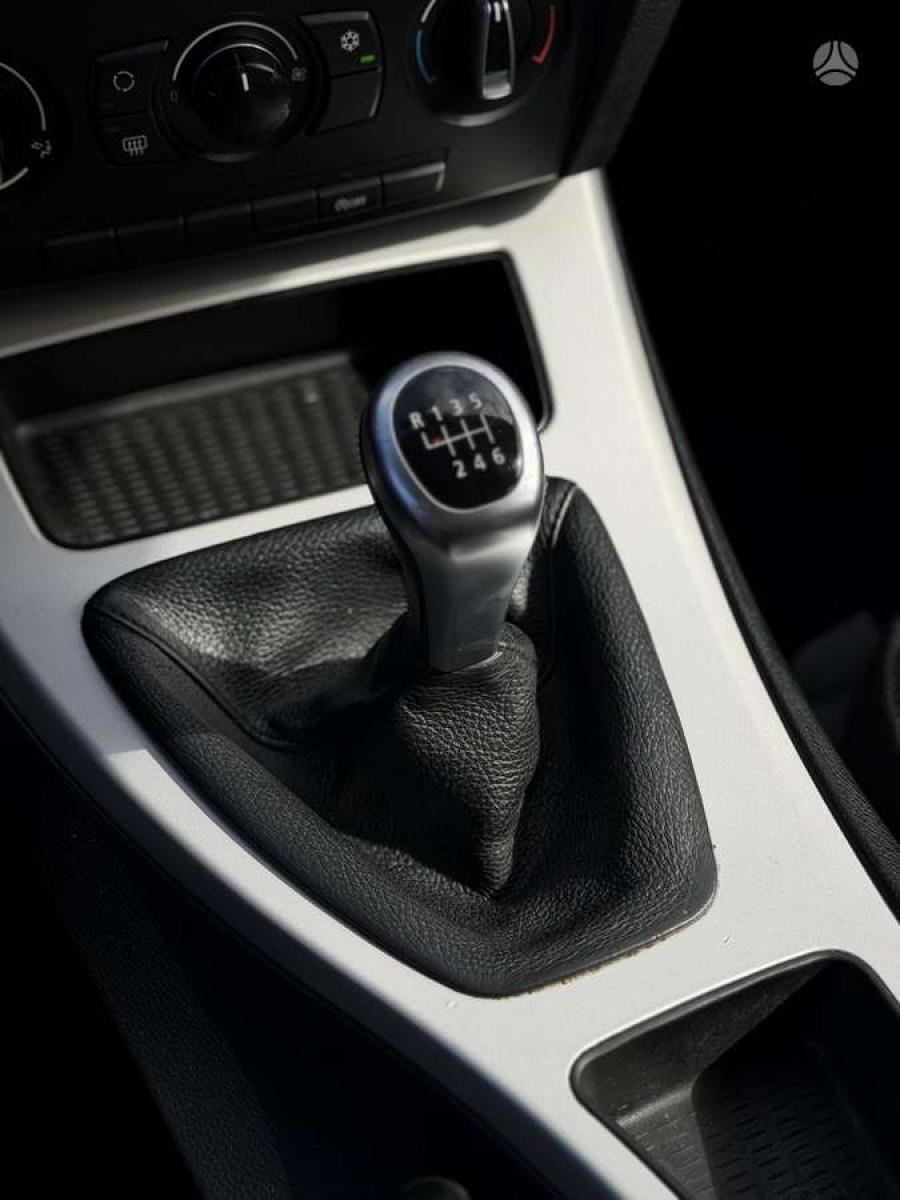 Melns BMW 320 2010 Viļņa, ar dzinēja tilpumu 2.00 L un nobraukumu 383 tūkst. km par 3350 €, foto 19 vietnē AUTOMOTO.COM.LV