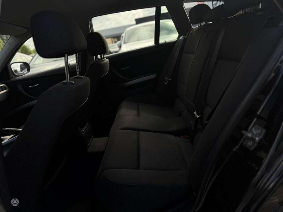 Black BMW 320 2010 in Vilnius, with an engine capacity of 2.00 L and mileage of 383 thousand km for 3350 €, photo 10 on AUTOMOTO.COM.LV