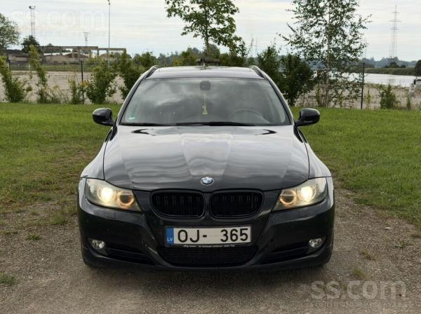 Melns BMW 320 2010 Jelgava, ar dzinēja tilpumu 2.00 L un nobraukumu 290 tūkst. km par 5699 €, foto 1 vietnē AUTOMOTO.COM.LV