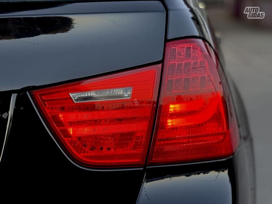 Black BMW 320 2010 in Kaunas, with an engine capacity of 2.00 L and mileage of 264 thousand km for 4000 €, photo 10 on AUTOMOTO.COM.LV