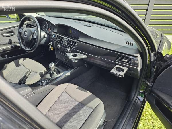 Black BMW 320 2010 in Kretinga, with an engine capacity of 2.00 L and mileage of 392 thousand km for 3200 €, photo 10 on AUTOMOTO.COM.LV