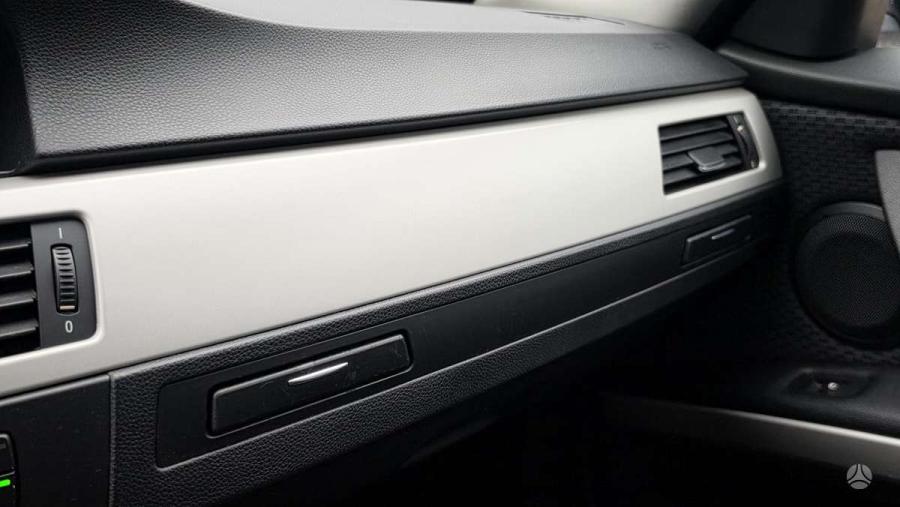 Black BMW 320 2010 in Raseiniai, with an engine capacity of 2.00 L and mileage of 338 thousand km for 3997 €, photo 13 on AUTOMOTO.COM.LV