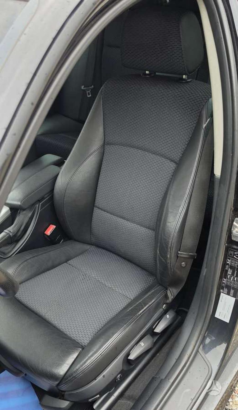 Black BMW 320 2010 in Raseiniai, with an engine capacity of 2.00 L and mileage of 338 thousand km for 3997 €, photo 15 on AUTOMOTO.COM.LV