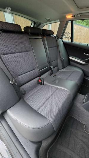Black BMW 320 2010 in Raseiniai, with an engine capacity of 2.00 L and mileage of 338 thousand km for 3997 €, photo 19 on AUTOMOTO.COM.LV